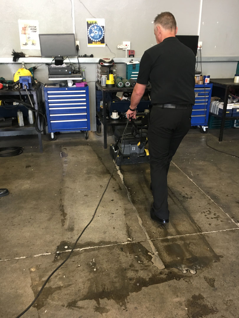 Karcher BR 40/10 C Adv Auto Scrubber for the Workshop - Direct Cleaning ...
